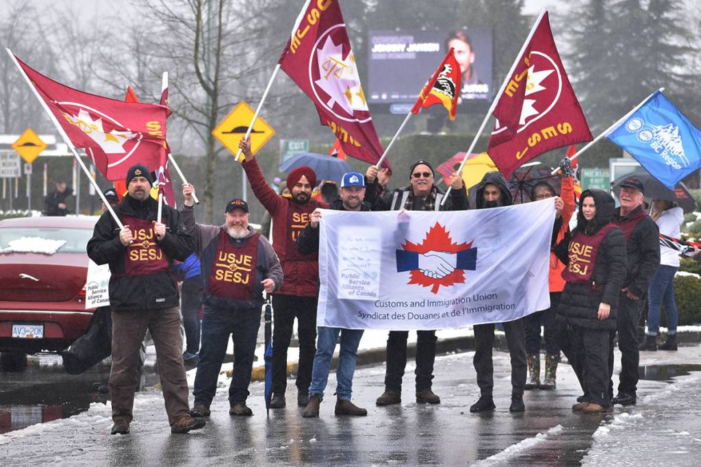CBSA union members stage rally at Peace Arch border crossing | Peace ...