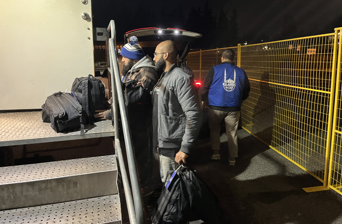 Volunteers prepare backpacks for White Rock daytime warming shelter ...